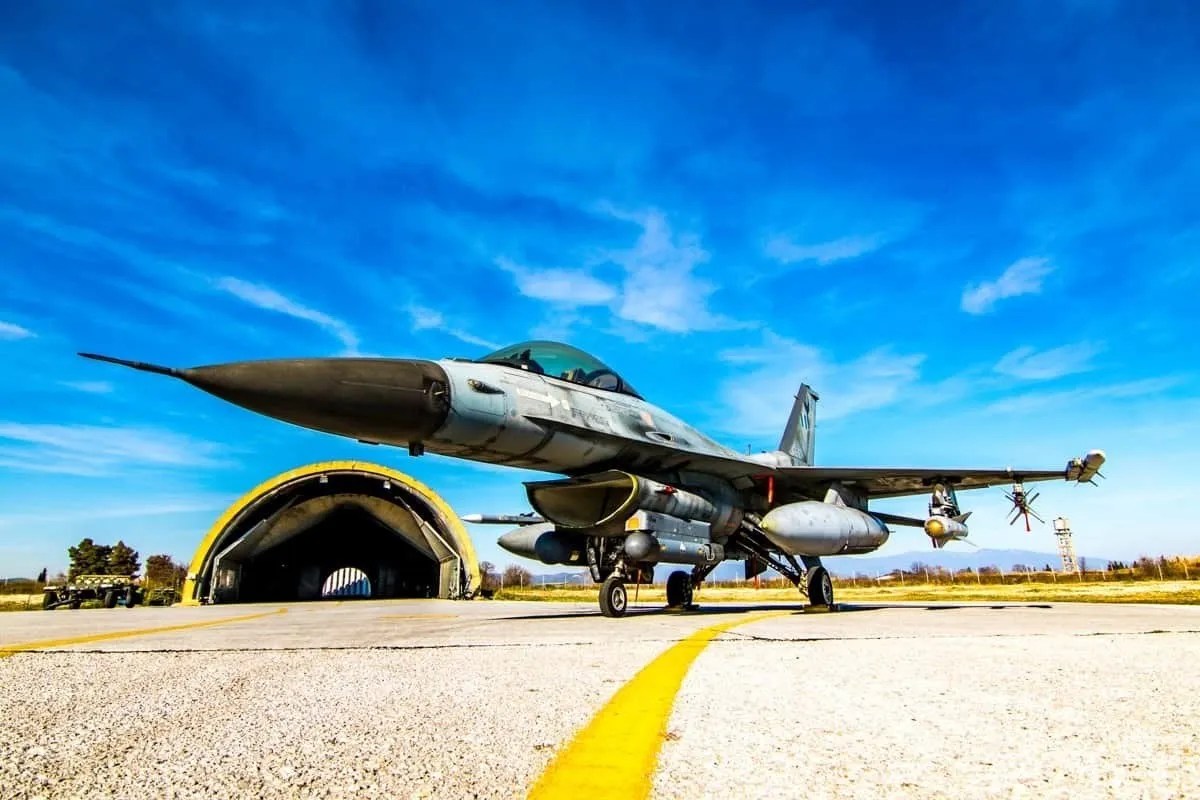 Αποκάλυψη: Ατσάλινη ραχοκοκαλιά με 120 F-16 Viper ο μελλοντικός στόχος ...